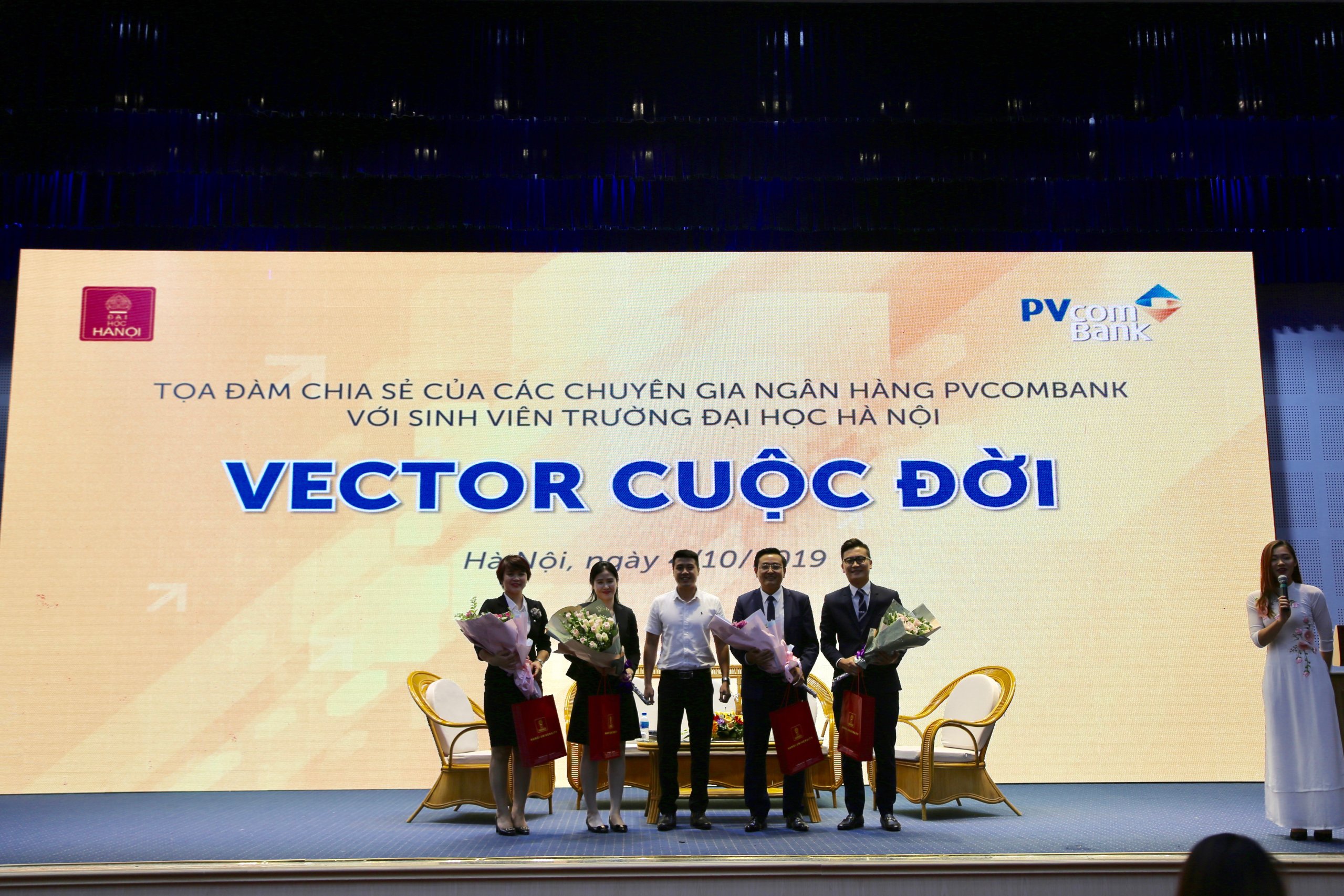 PVcomBank tổ chức tọa đàm “Vector cuộc đời” cho sinh viên Trường ĐH Hà ...