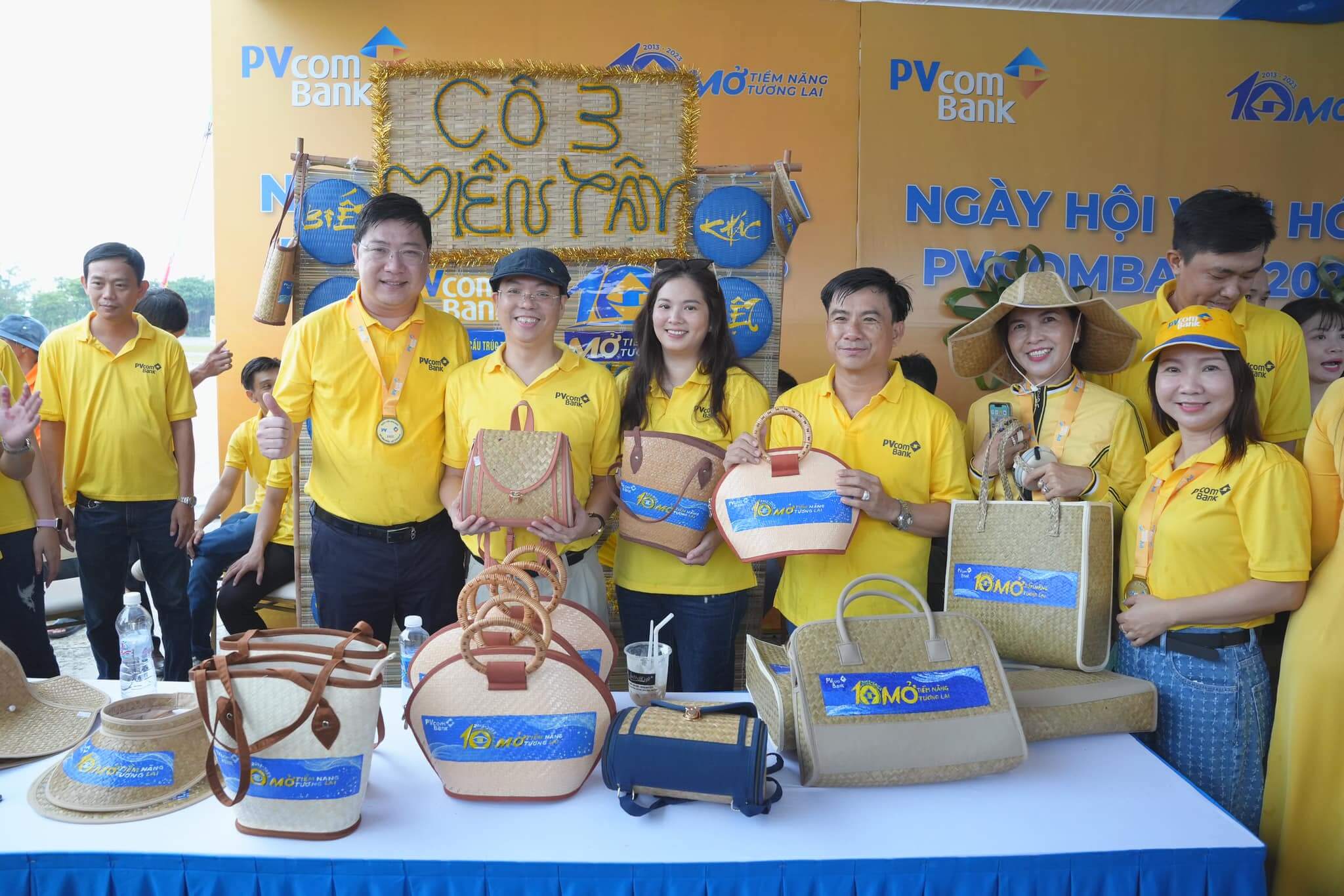 Con người là yếu tố nền tảng cho sự phát triển của PVcomBank | Tin ...