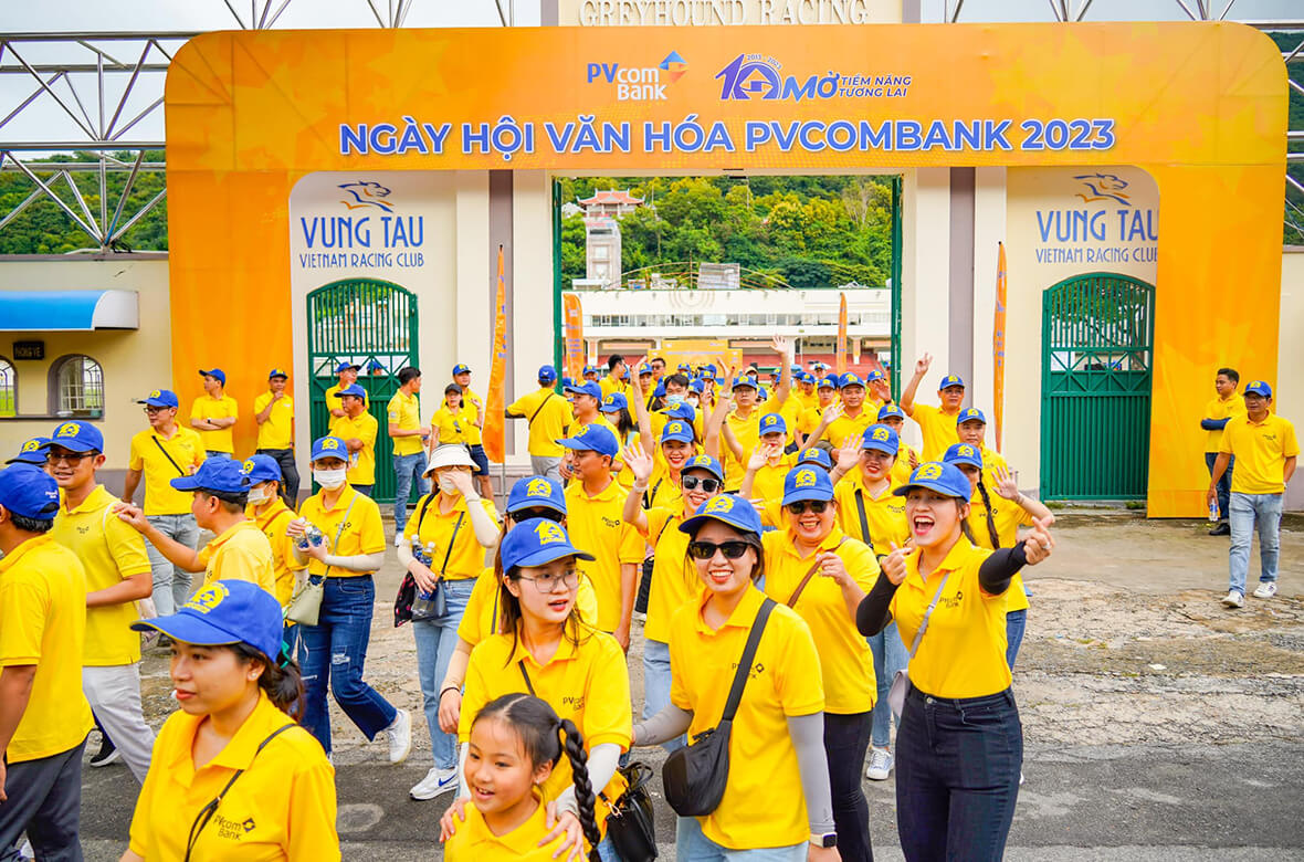 Con người là yếu tố nền tảng cho sự phát triển của PVcomBank | Tin ...